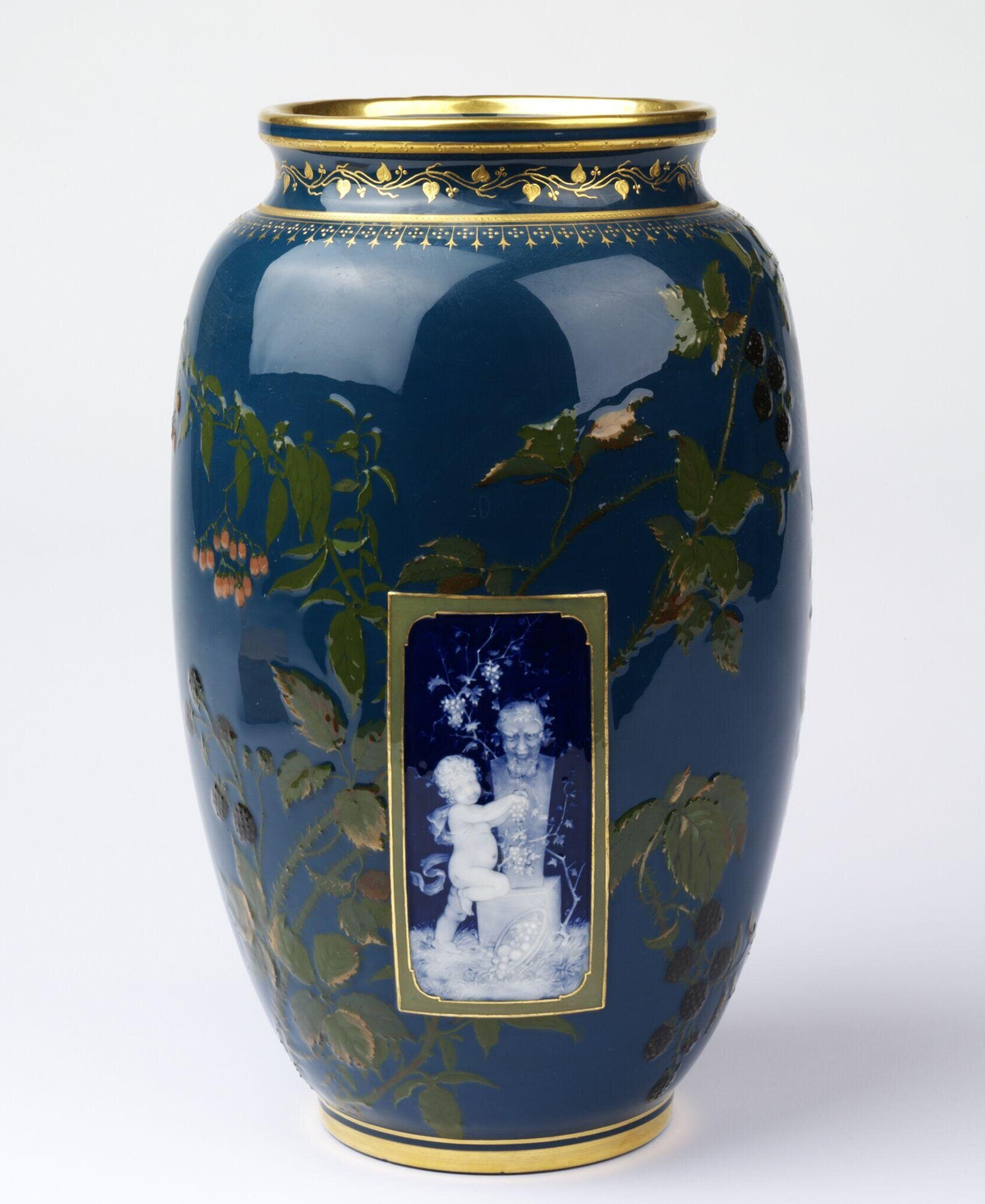 Minton Pate-sur-Pate vase “The Bath”by Solon – AntiqueRef